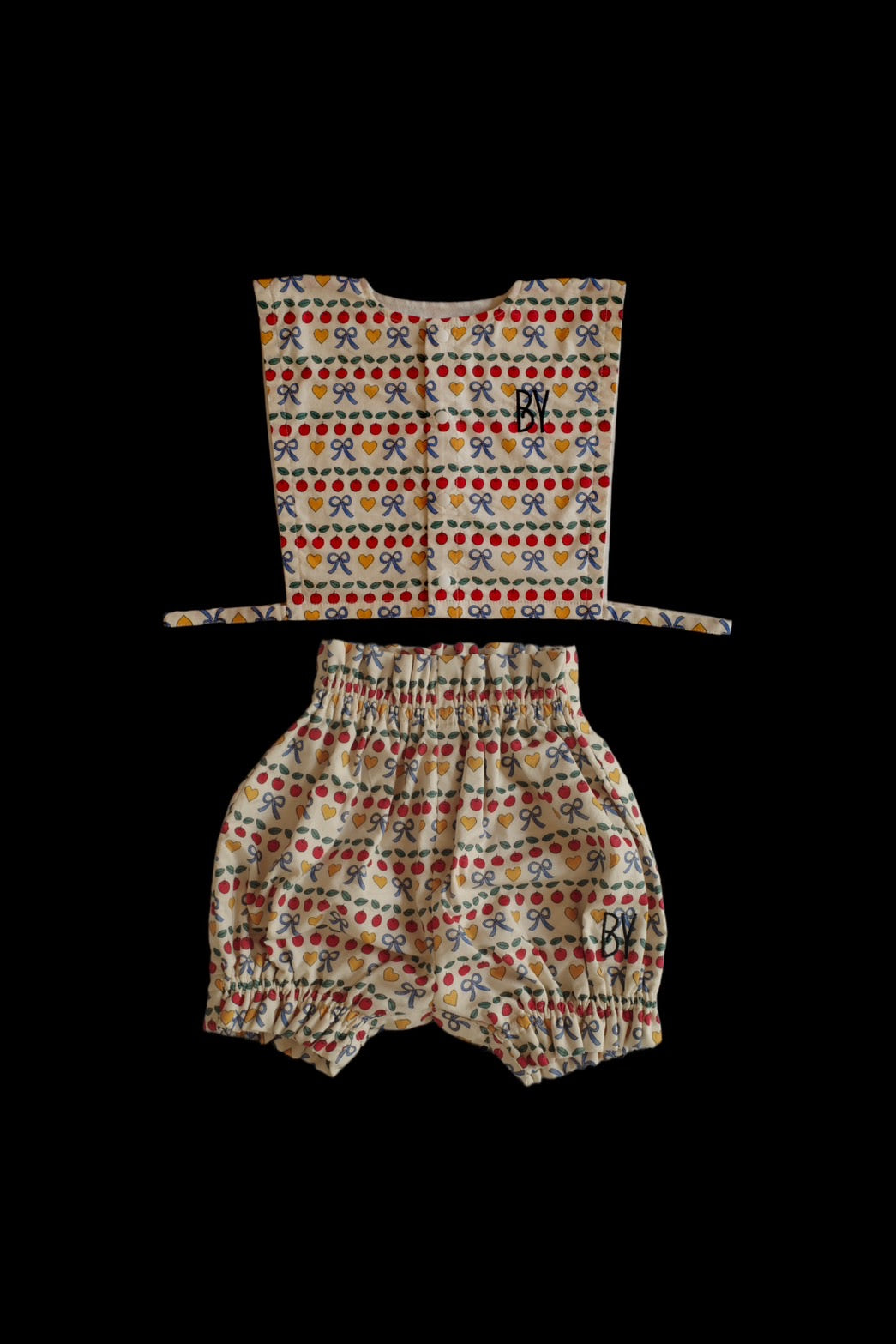 Heirloom Vest Bib ＆ Soft Hug Bloomer set │ apple & ribbon